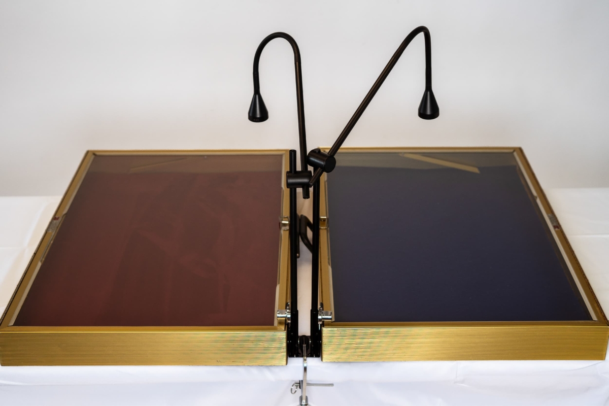 Portable Trade Show Cases & Display Cases - Christal Clear Showcases